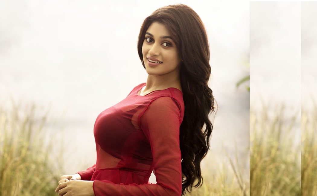 ஓவியாவின் காதலர் இவர்தானா வைரலாகும் கிஸ்ஸிங் போட்டோ